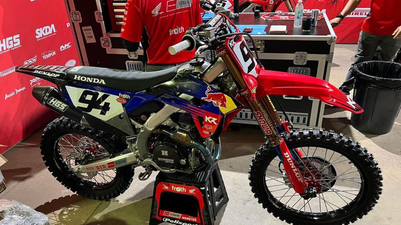 FIRST LOOK | Ken Roczen's World Supercross Honda CRF450R - Motocross ...