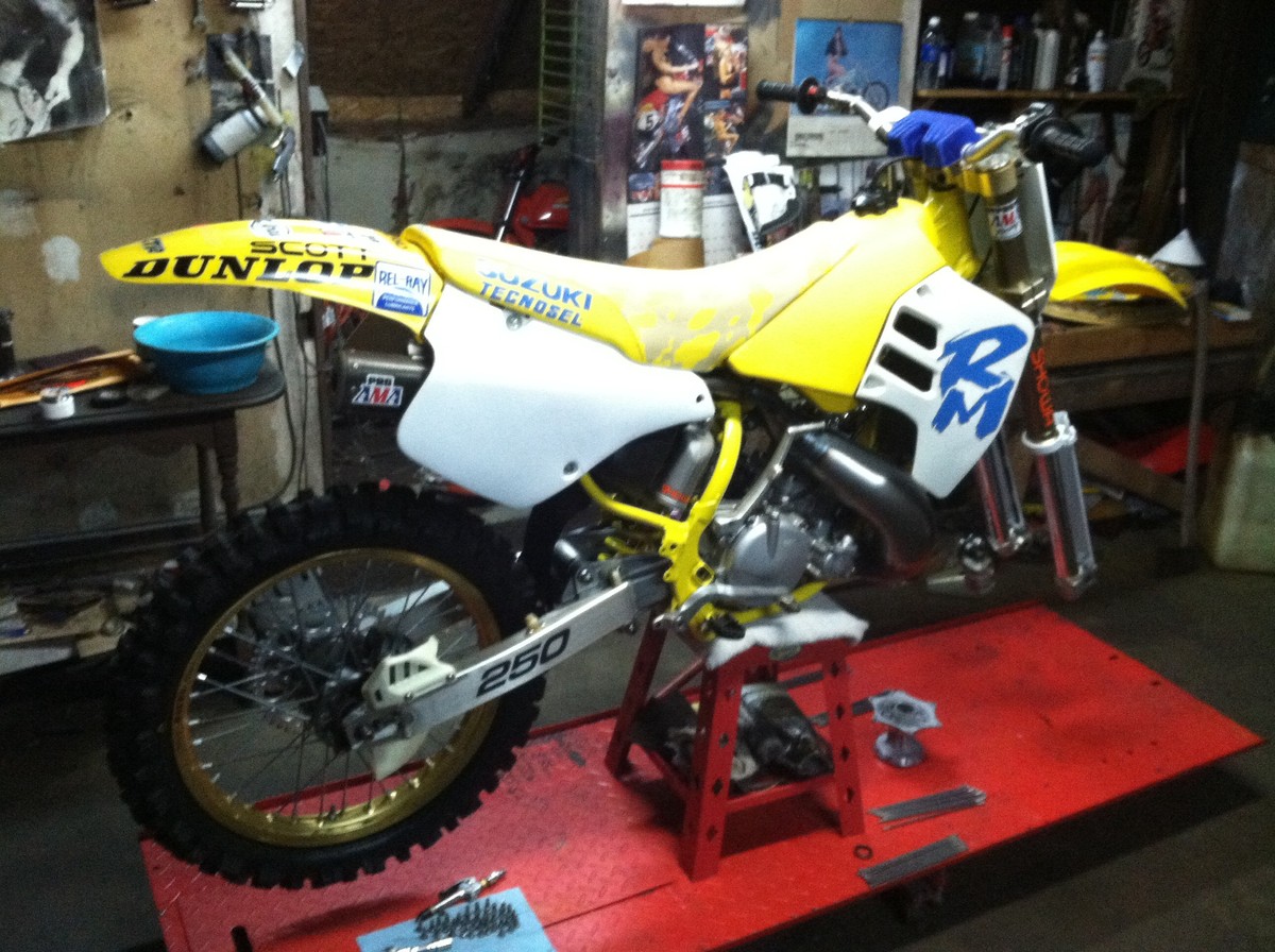 Guy Cooper's Factory 91 RM250 sx bike resto - Old School Moto ...