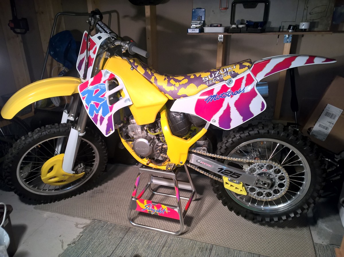 Suzuki RM-125 1992 'USA' restoration - Old School Moto - Motocross ...