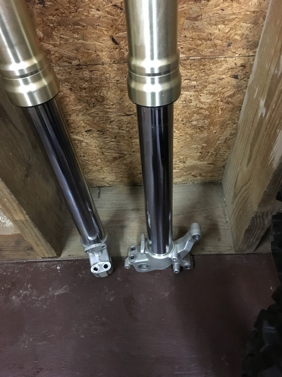 47mm Showa forks. Caliper. Complete front wheel - For Sale/Bazaar ...