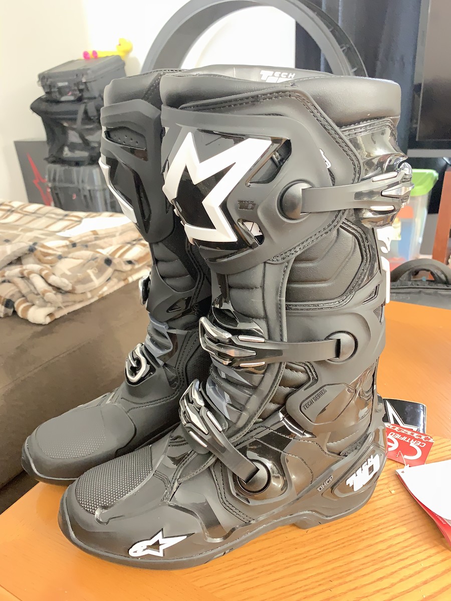 2018.5 KTM FMF Megabomb and size 9 Tech 10s - For Sale/Bazaar ...