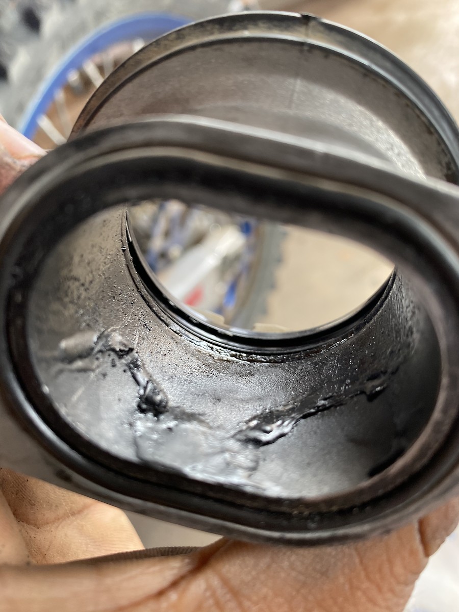 black Tar in cylinder head and throttle body 2019 YZ250F - Moto-Related ...