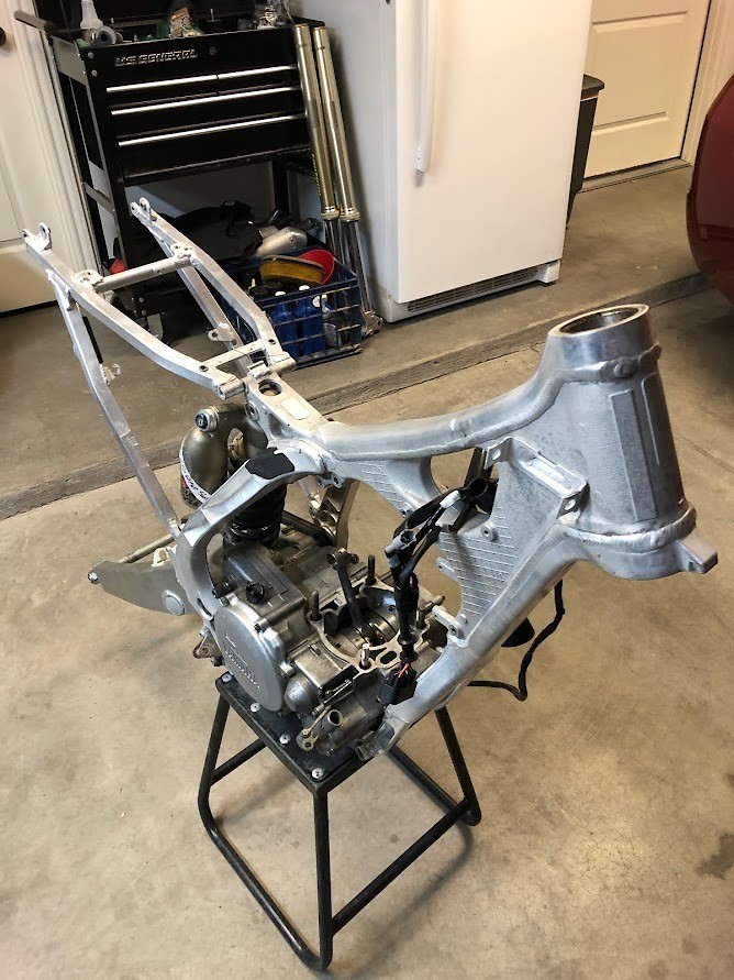 Yamaha YZ 250 - Chassis off to get vapor blasted - Bike Builds ...