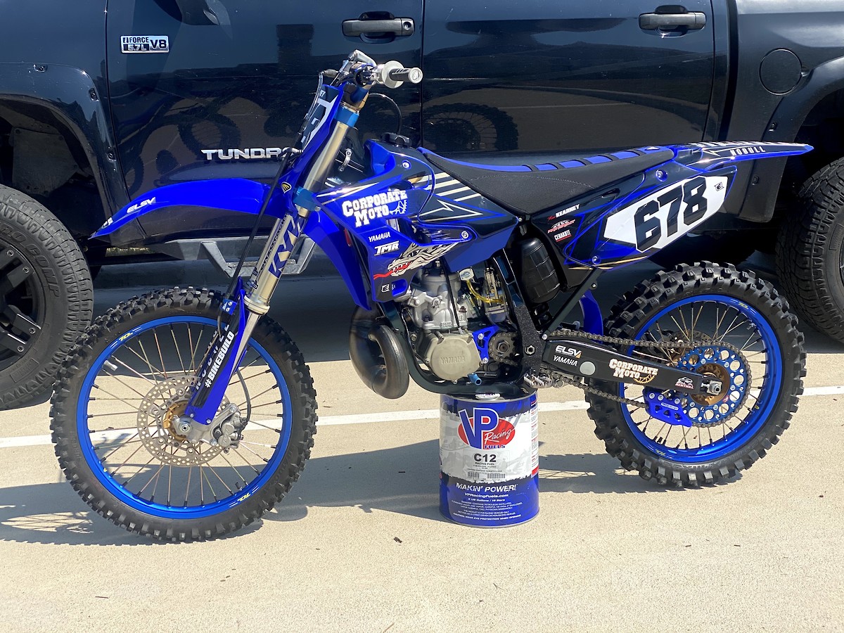 Yamaha YZ 250 - Chassis off to get vapor blasted - Bike Builds ...