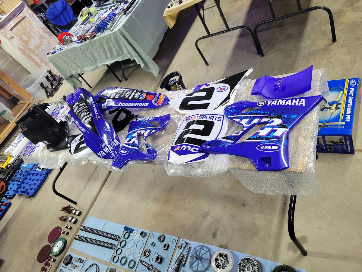 Tribute build of the KING'S 02' Bud Light YZ250 - Bike Builds ...