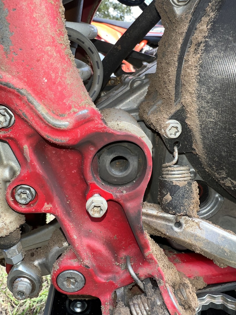 2022.5 gas gas 450 broken sing arm bolt - Tech Help/Race Shop ...