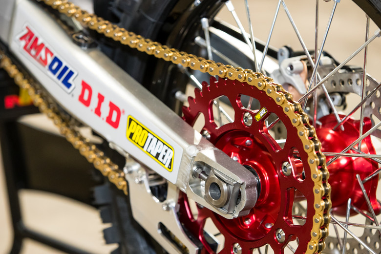 First Look: 2018 GEICO Honda CRF250R - Motocross Feature - Vital MX