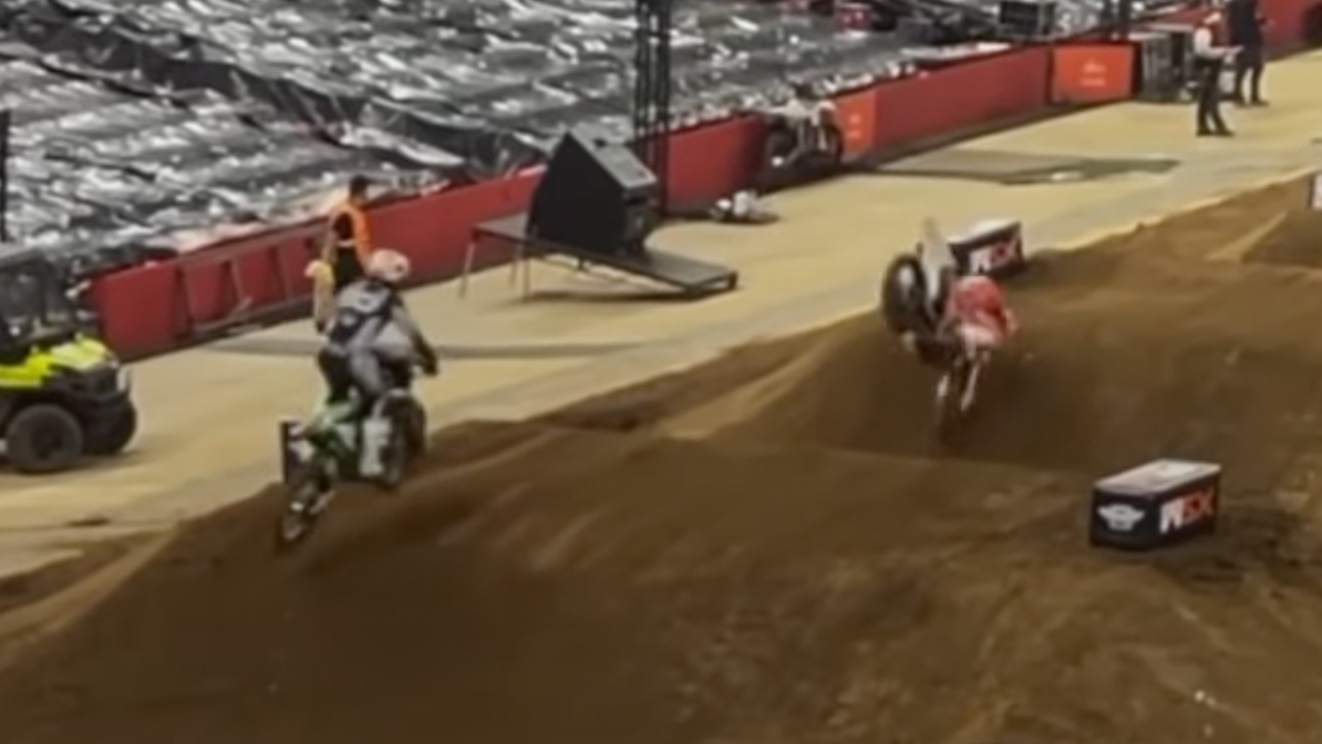 CRASH | Chad Reed's Bike Cuts Out at World Supercross - Motocross ...