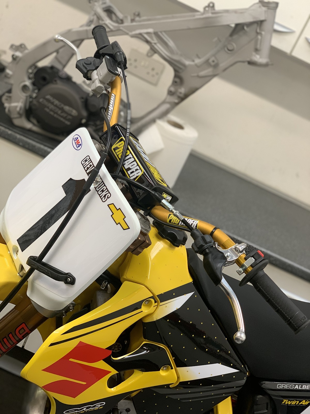 2000 Factory Suzuki RM250 Replica - chuckdavies's Bike Check - Vital MX