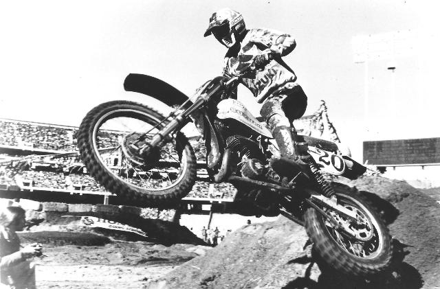 Darrell Shultz racing for factory Suzuki in 1979. - Stoneface ...