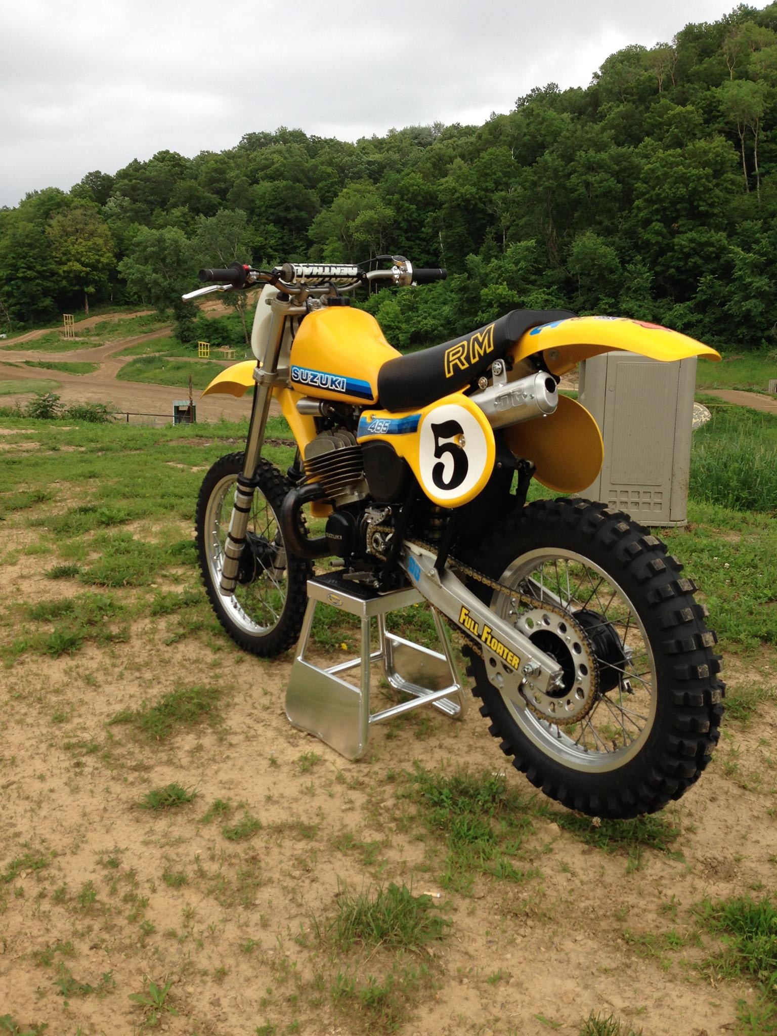 1981 Suzuki RM465 resto racer - rob.boucher.547's Bike Check - Vital MX