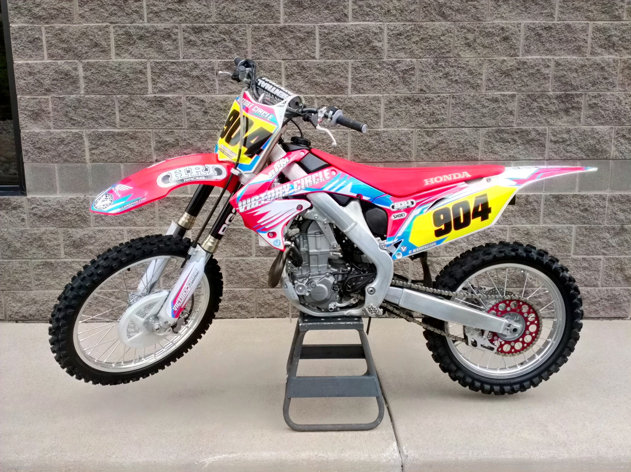 Victory Circle Graphix Honda - VCGRAPHIX's Bike Check - Vital MX
