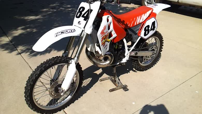 My 91 Honda CR500 Idling - Skidlid84 - Motocross Videos - Vital MX