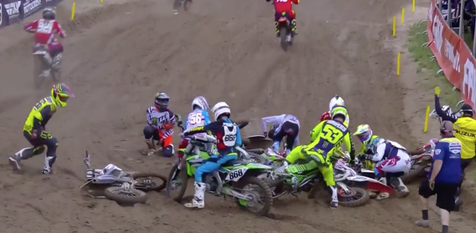 CRASH: 450 Moto 1 First Turn Carnage - 2016 Southwick Motocross - GD2 ...