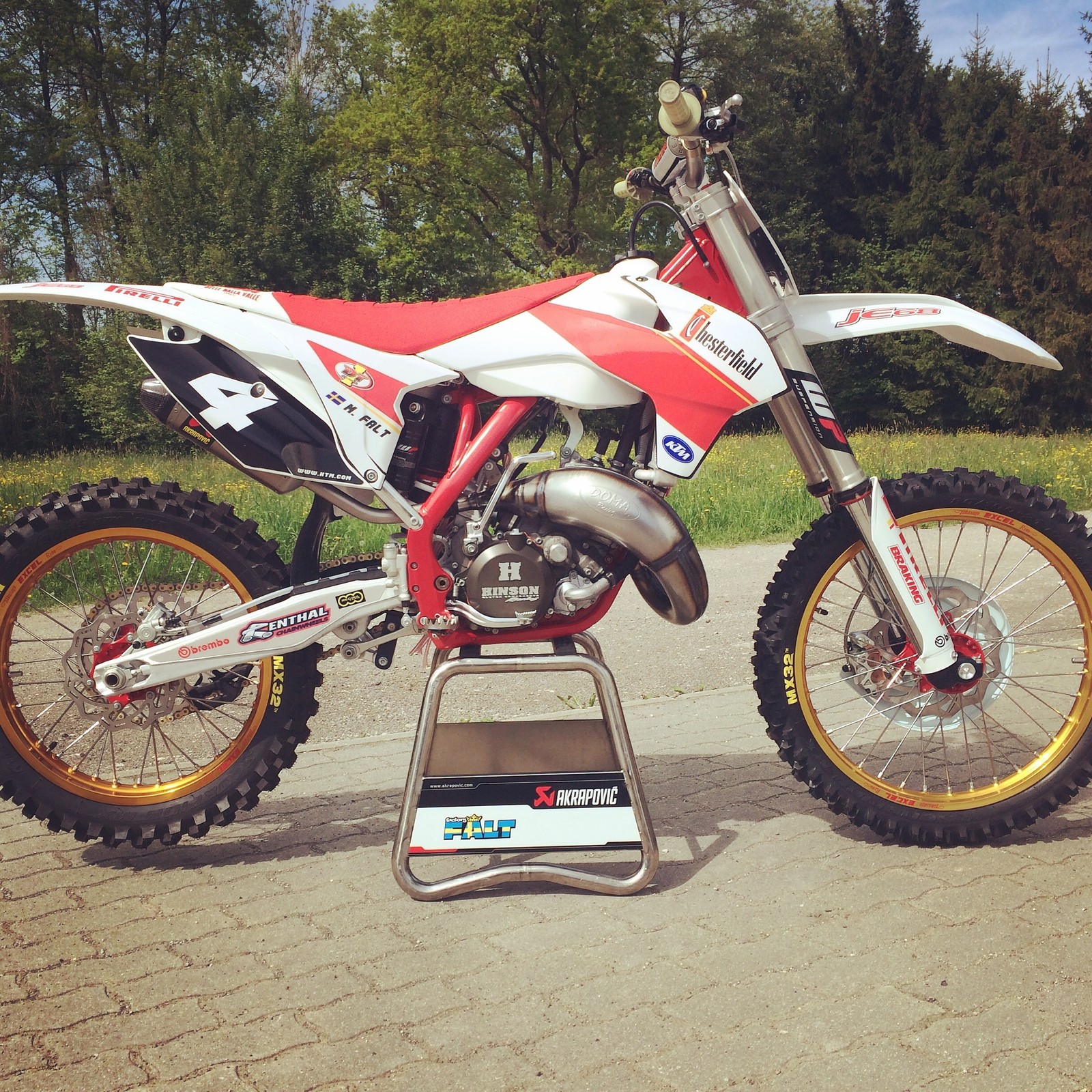 Swizcore and I dissect the best looking team graphics ever - Moto ...