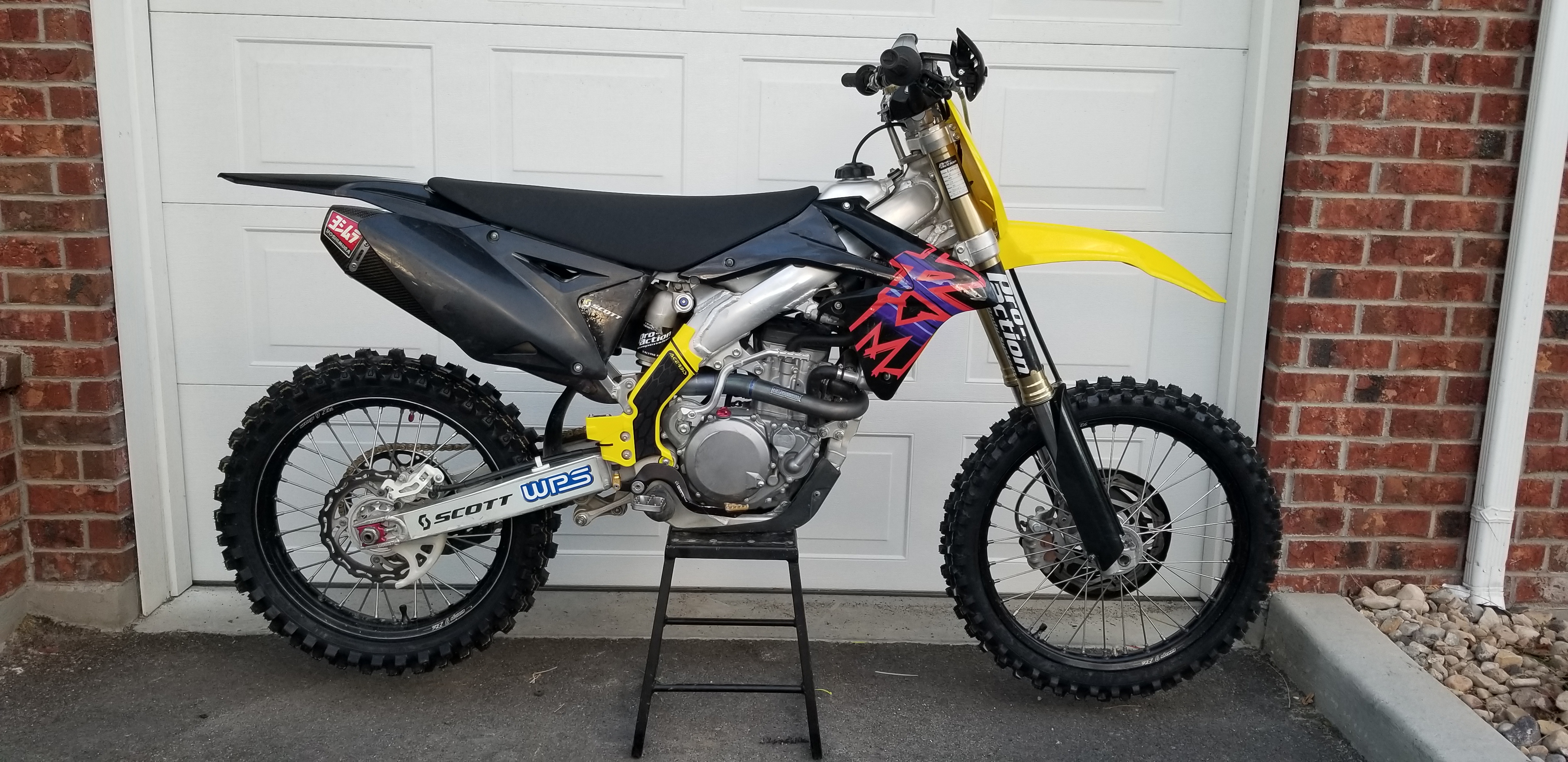 RMZ 450 throwback - Hunter Tanner's Bike Check - Vital MX