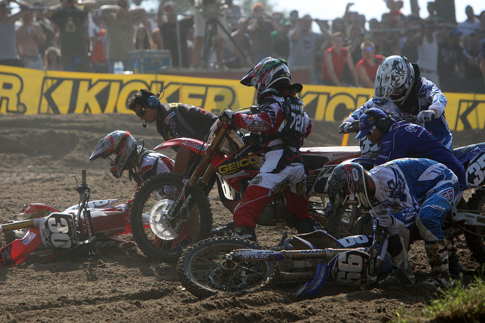First Turn Pileup - 2008 AMA Toyota MX Championship: Southwick ...