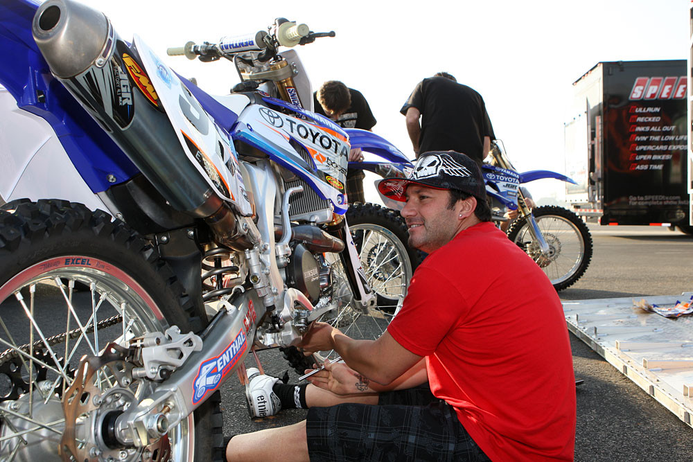 Eric Sorby - '09 Supercross Prep: JGR Toyota Yamaha - Motocross ...