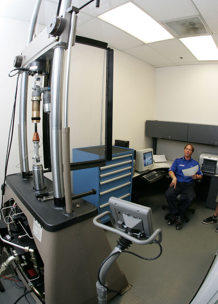 Suspension dyno - 2007 Yamaha Team Intro - Motocross Pictures - Vital MX