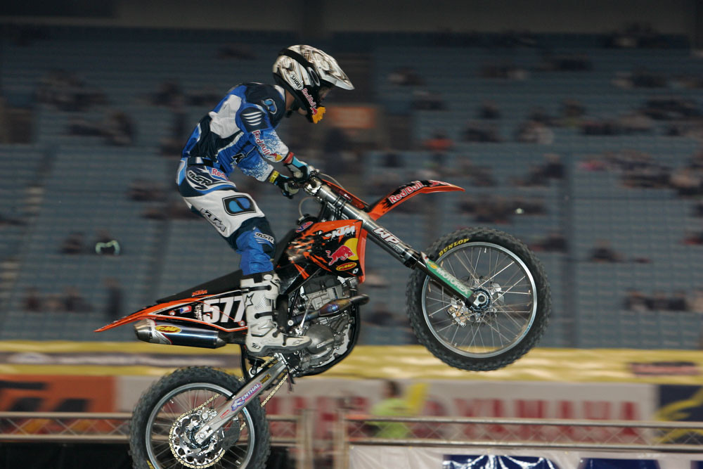 Martin Davalos - 2006 Vancouver Supercross Saturday Pit Bits ...