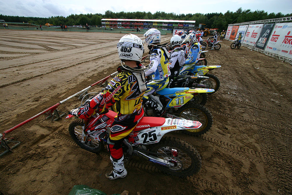 MX1 moto two loading the gate - Motocross World Championship: Lommel ...