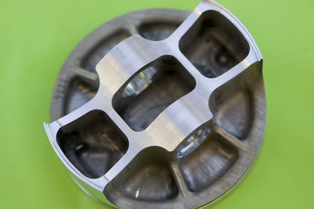 Bridged-box piston - Ride Impression: 2010 Kawasaki KX450F - Motocross ...