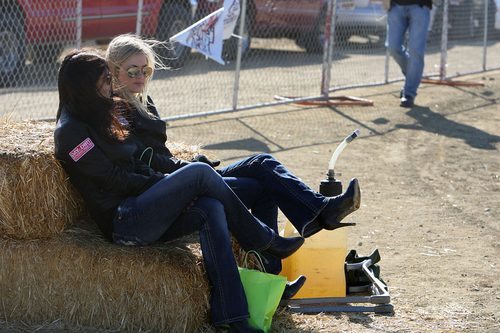 Pit Crew - A Day In The Dirt 2009 - Sunday - Motocross Pictures - Vital MX