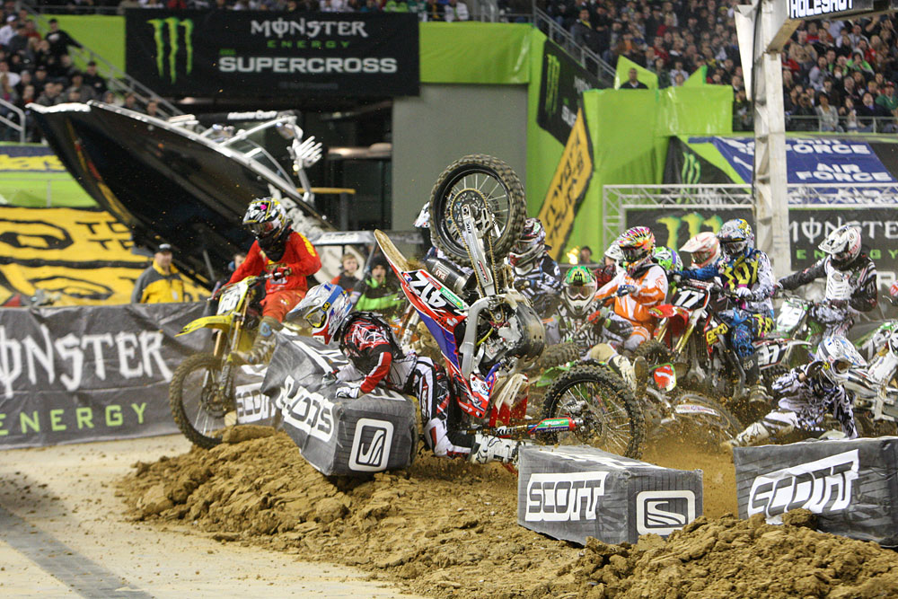 Dallas Supercross Lites 2010 First Turn Crash. - Dominos in Dallas ...