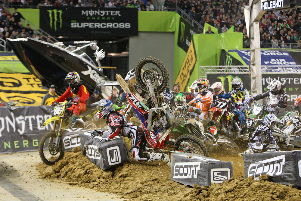 Dallas Supercross Lites 2010 First Turn Crash. - Dominos in Dallas ...