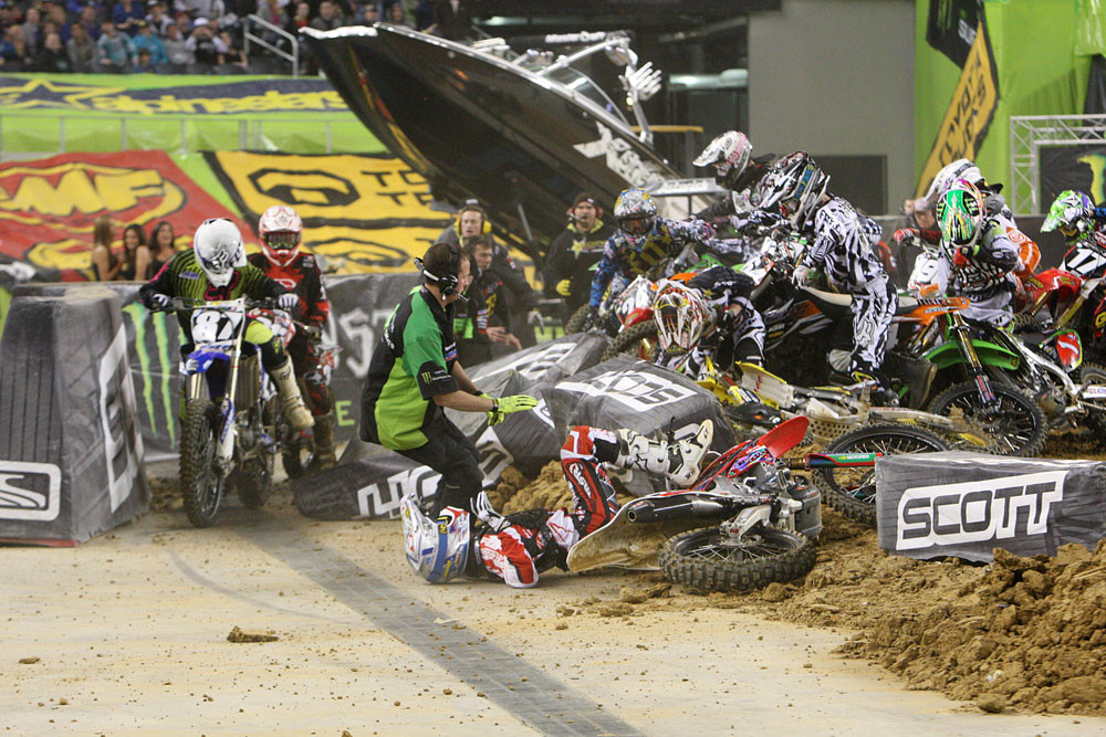 Dallas Supercross Lites 2010 First Turn Crash. - Dominos in Dallas ...