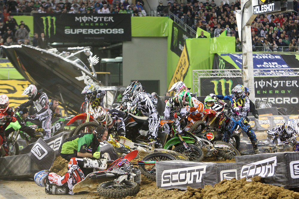 Dallas Supercross Lites 2010 First Turn Crash. - Dominos in Dallas ...
