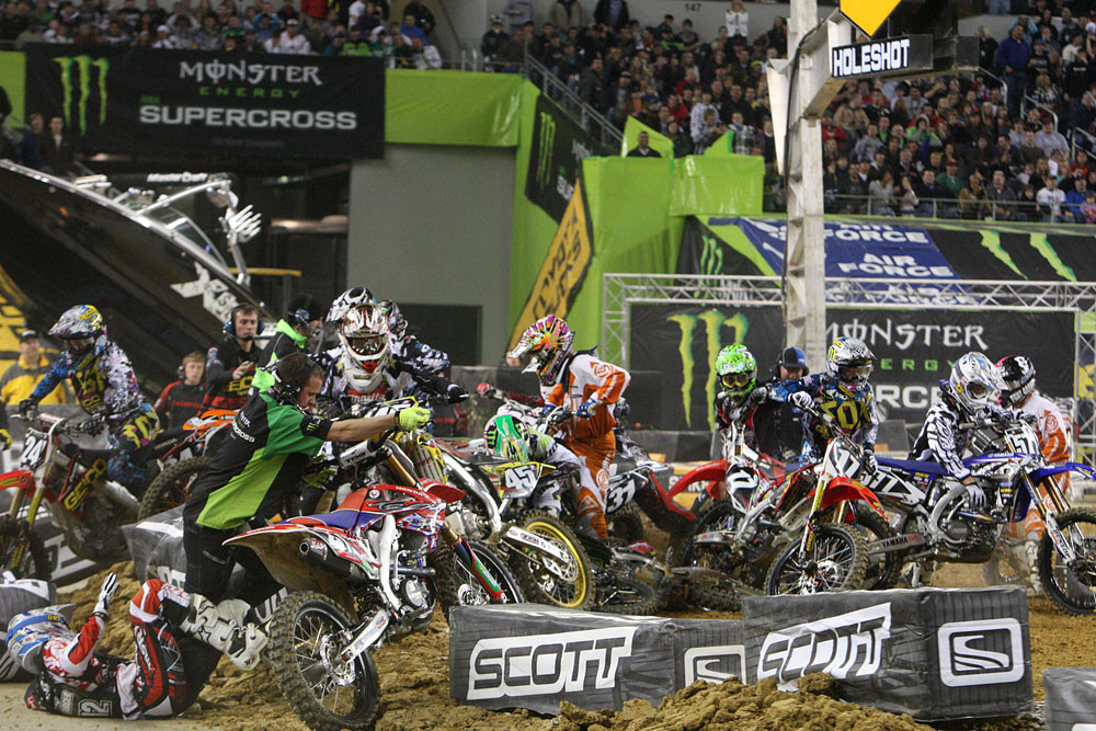 Dallas Supercross Lites 2010 First Turn Crash. - Dominos in Dallas ...