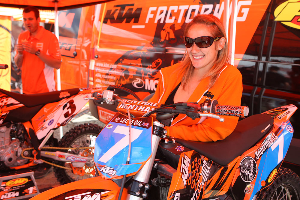 Sarah Whitmore - Vital MX Pit Bits: Hangtown 2010 - Motocross Pictures ...