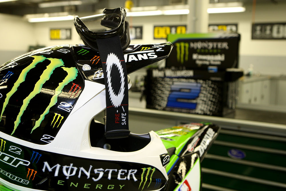 Oakley Ryan Villopoto signature goggle - Monster Energy Kawasaki Team ...