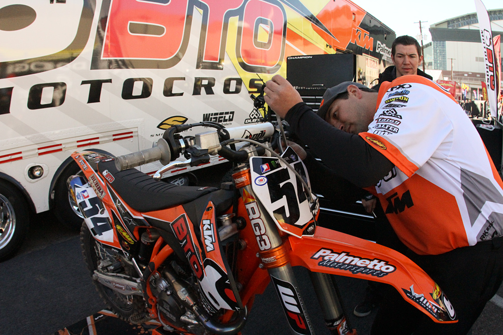 Les Smith - Vital MX Pit Bits: Phoenix - Motocross Pictures - Vital MX