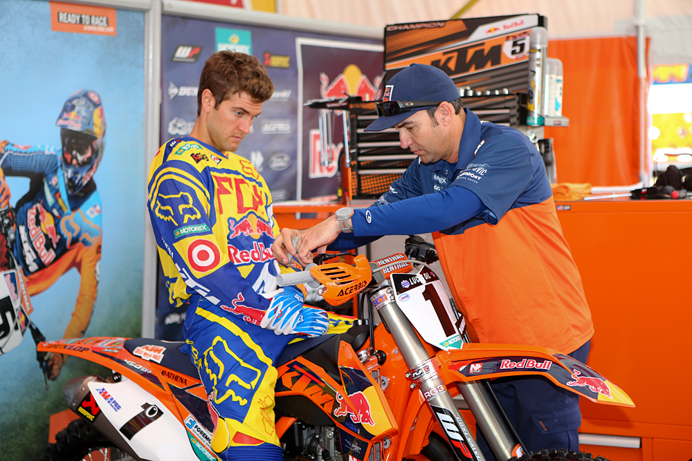 Ryan Dungey and Carlos Rivera - Vital MX Pit Bits: Unadilla - Motocross ...