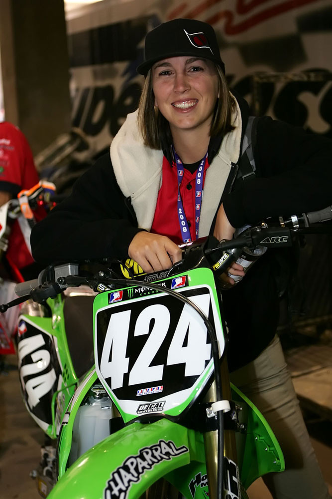 Elizabeth Bash - Vital MX Pit Bits: Phoenix 2008 - Motocross Pictures ...