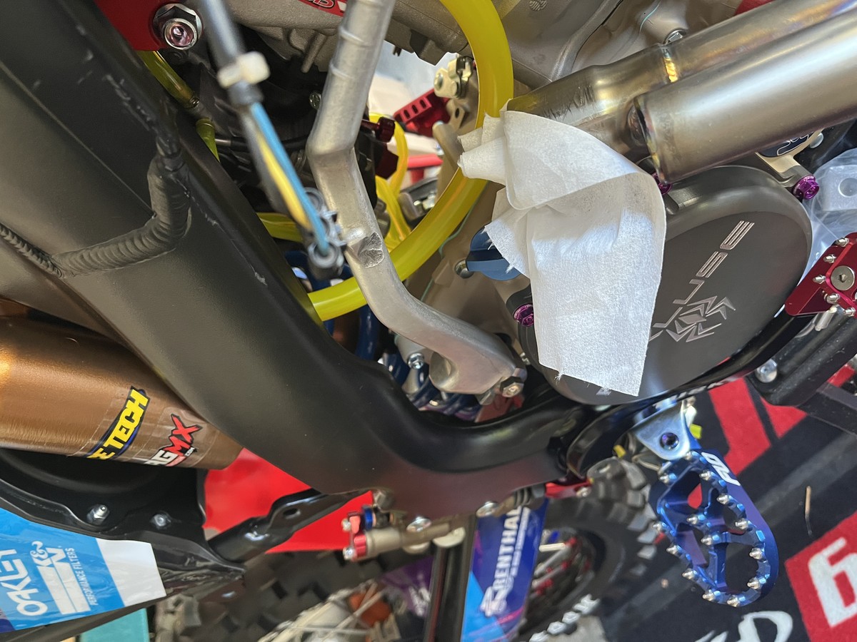 Vent tube routing on 07 CRF 250r - Tech Help/Race Shop - Motocross ...