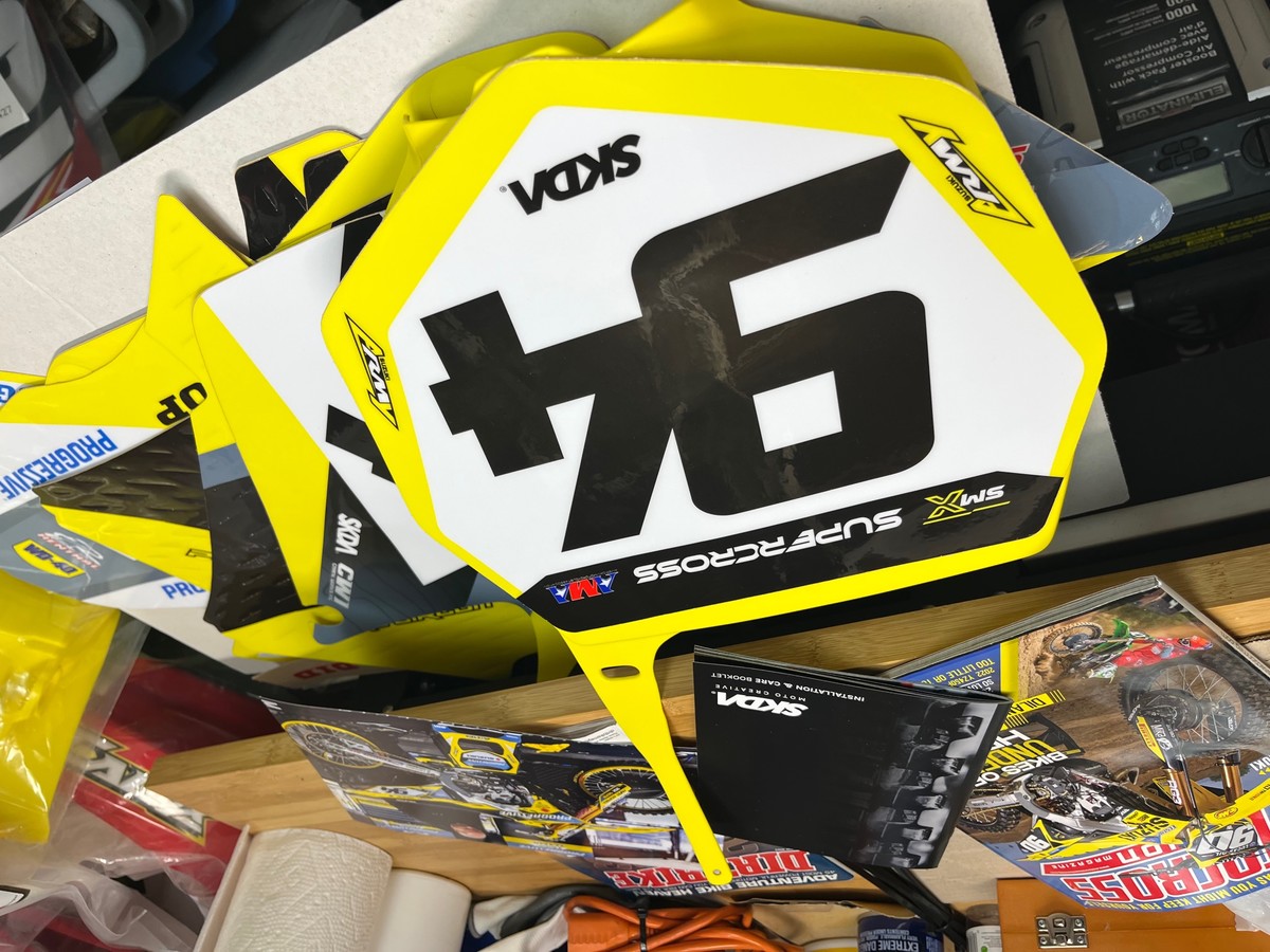 Ken Roczens' HEP Progressive Suzuki replica...2-stroke build - Bike ...