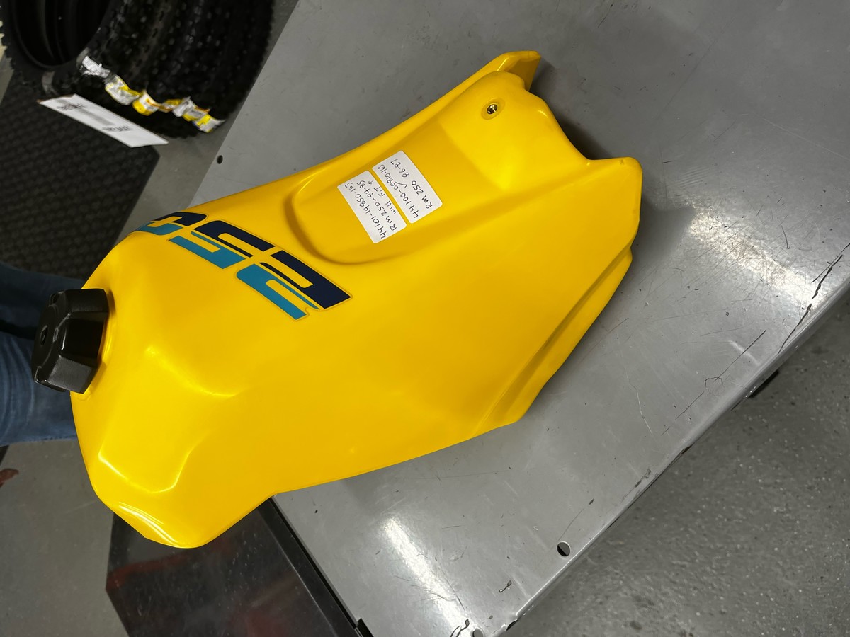 NOS SUZUKI RM250 1986-1987 fuel tank! - For Sale/Bazaar - Motocross ...