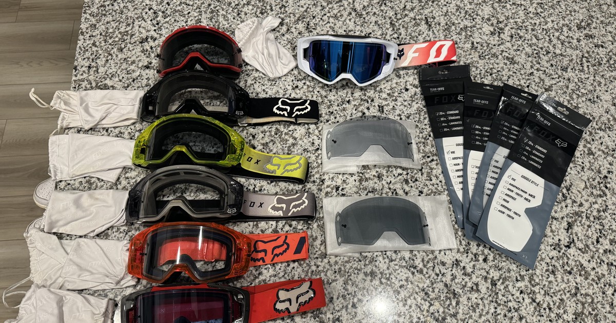 Fox Vue goggles, tear offs, carry cases - For Sale/Bazaar - Motocross ...