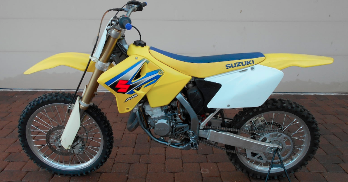 ISO - Suzuki RM125 RM250 OEM shrouds & seat 2006 - For Sale/Bazaar ...