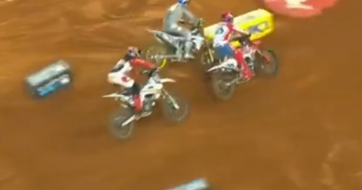 Did Vince Friese all but stop in front of Jett Lawrence - The Dumbgeon ...